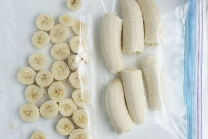How to Freeze Bananas Properly (Whole, Sliced, or Mashed)
